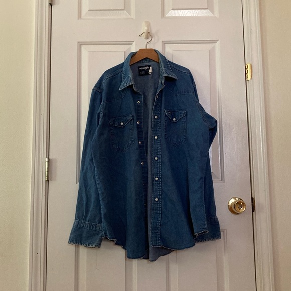 Wrangler | Tops | Vintage Wrangler Denim Buttonup | Poshmark